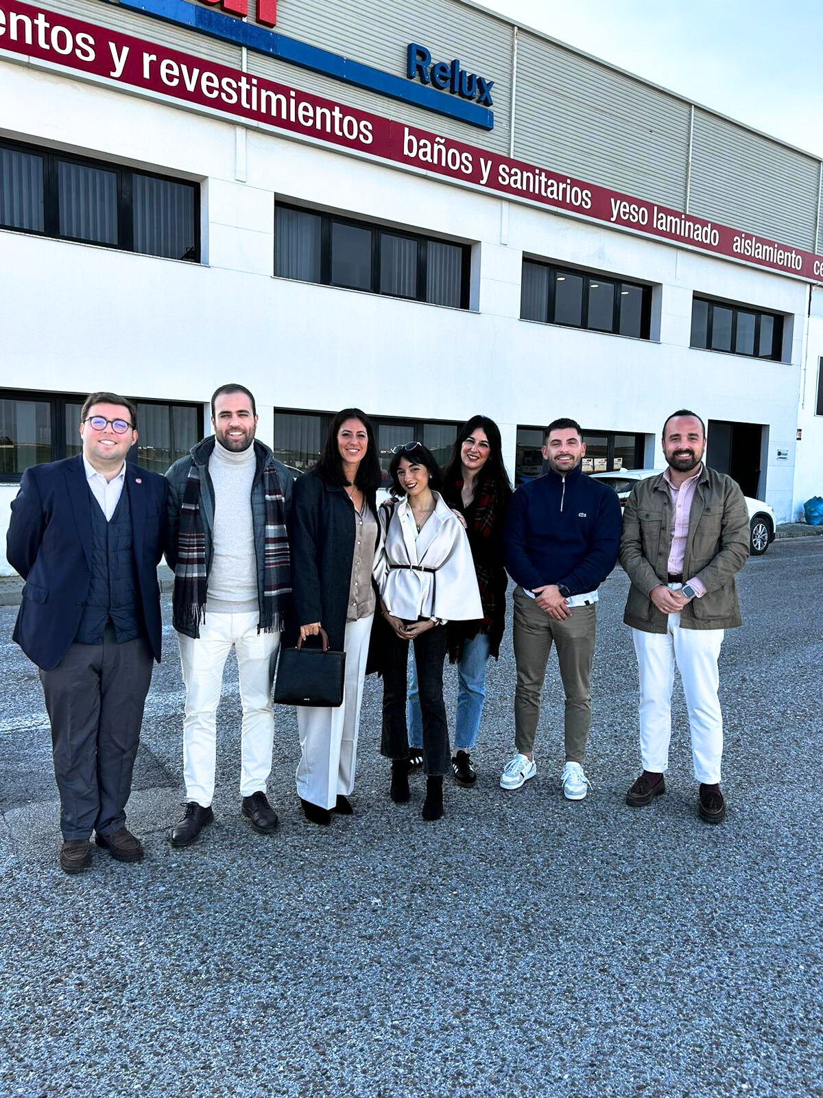 AJE Sevilla estrecha lazos con Grupo Descasur Relux - Grupo Descasur Relux